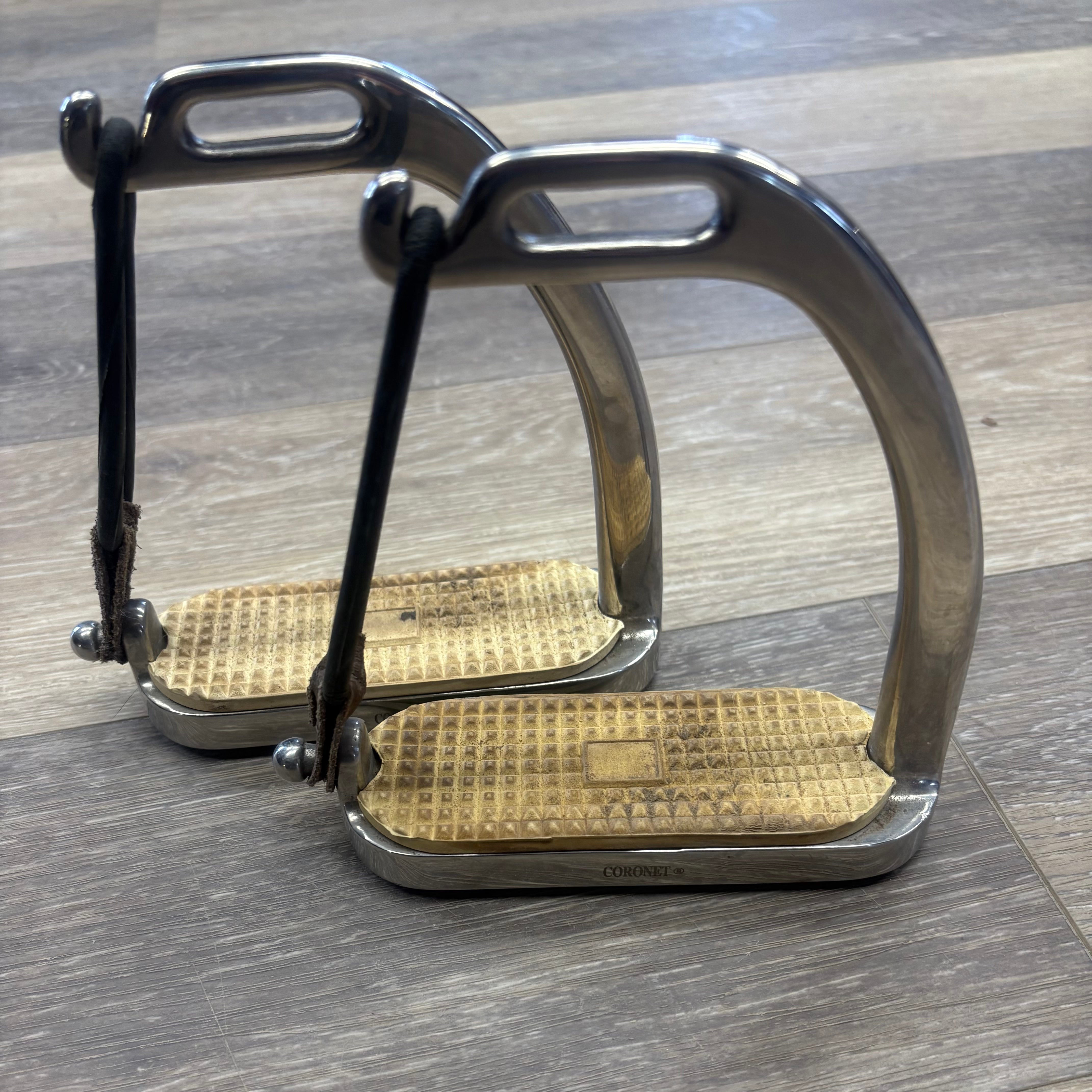 Consignment Peacock Style Safety Irons 4.5" – Baker's Saddlery