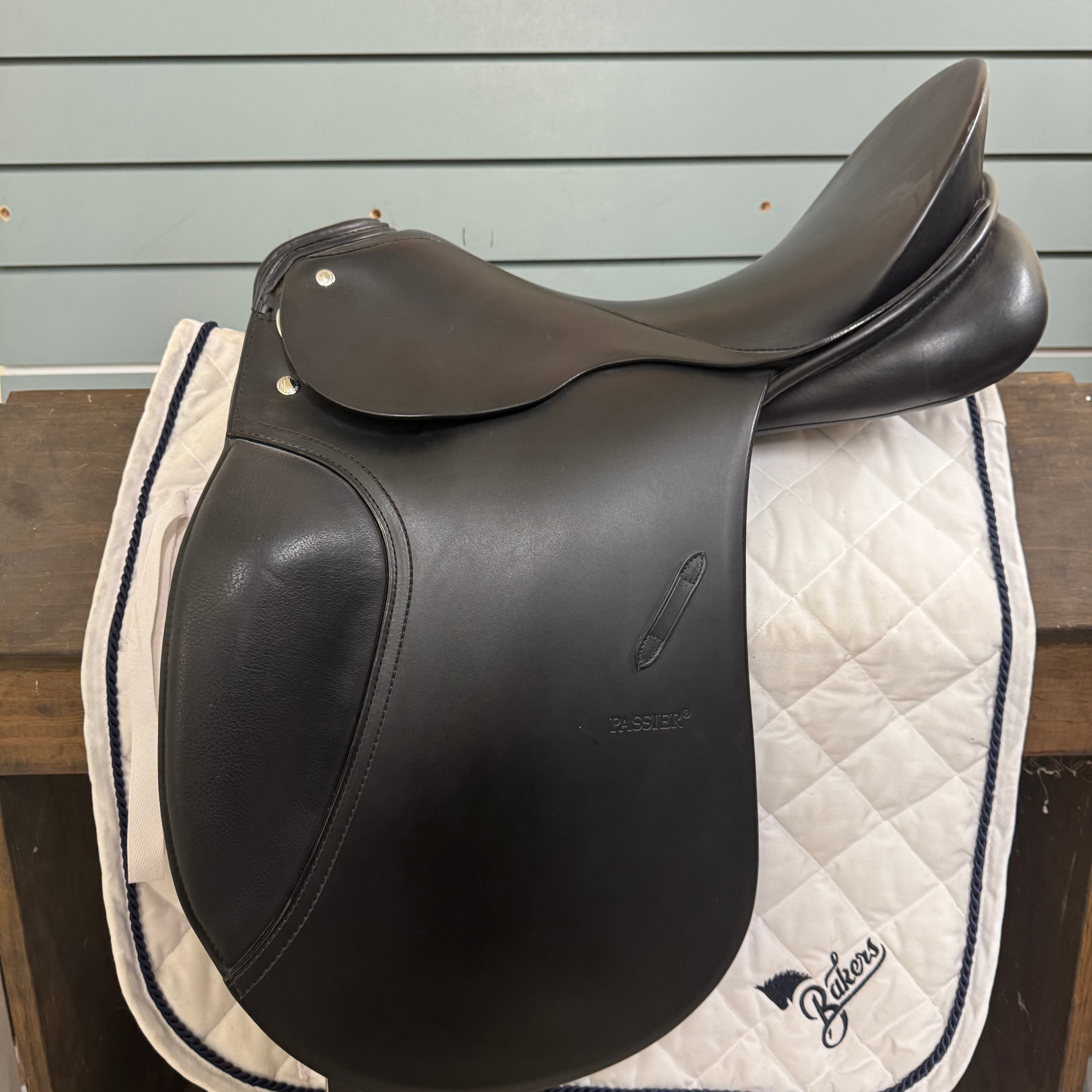 Hubertus Schmidt Dressage Saddle – Baker's Saddlery
