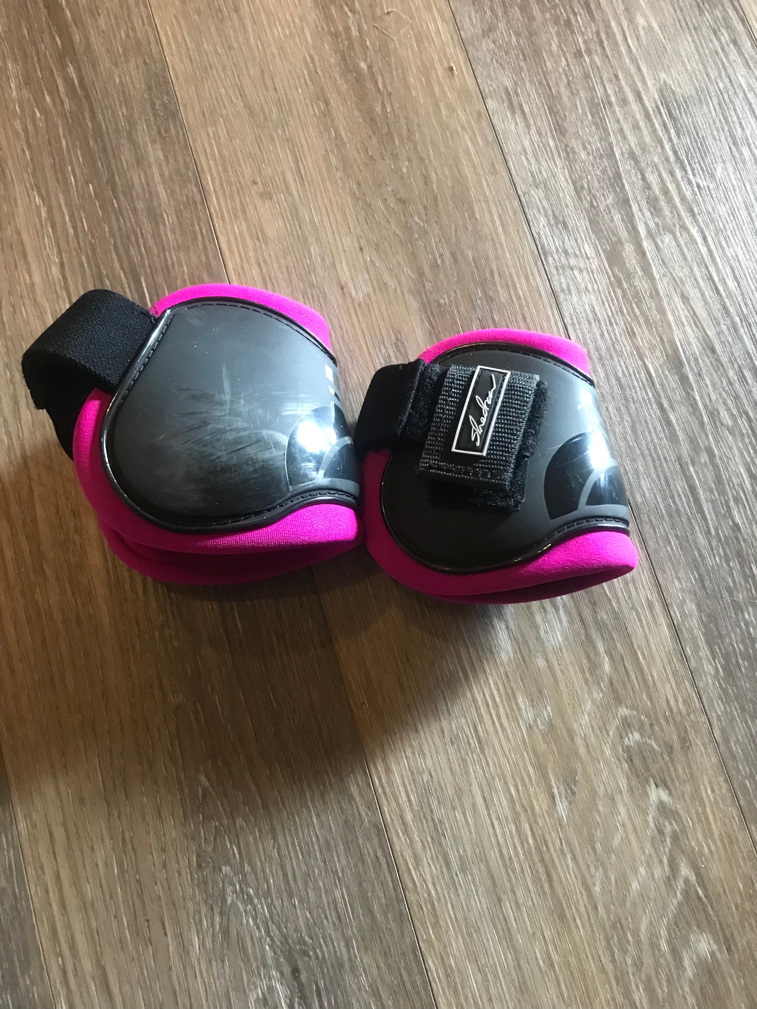 Consignment Shedrow back boots pony pink – Baker's Saddlery